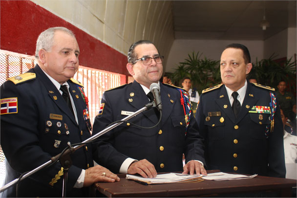 Cuerpo de Bomberos SFM integra al senador Amílcar Romero como Coronel