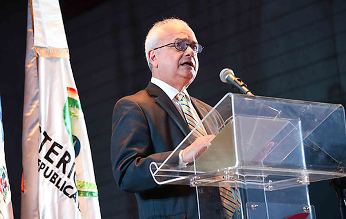 Cayo Claudio Espinal entra por la puerta grande a la Academia ...