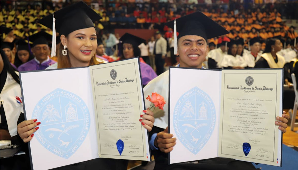 UASD recinto San Francisco gradúa más de 500 nuevos profesionales