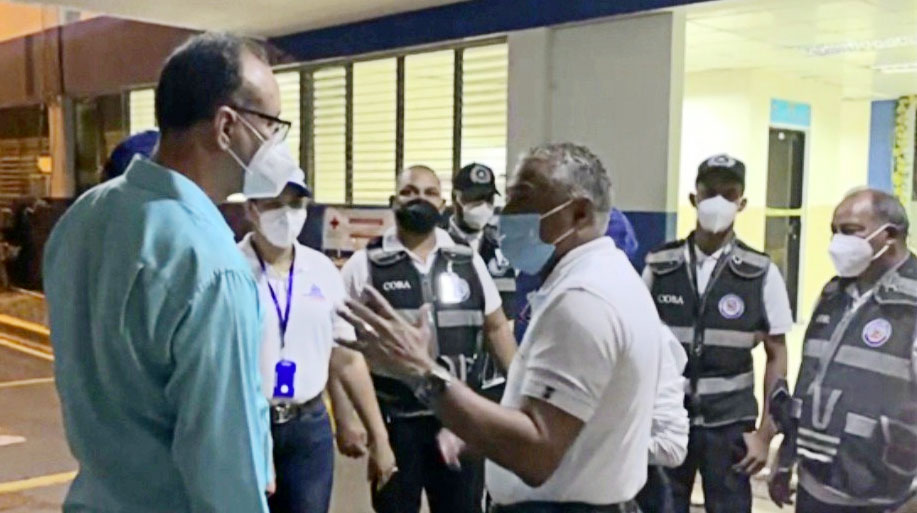 Exhorta dejar hookah mientras haya Covid