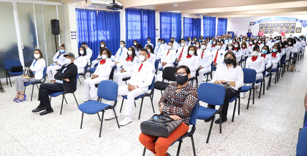 Integrarán como vacunadores los internos de medicina UASD Recinto San ...
