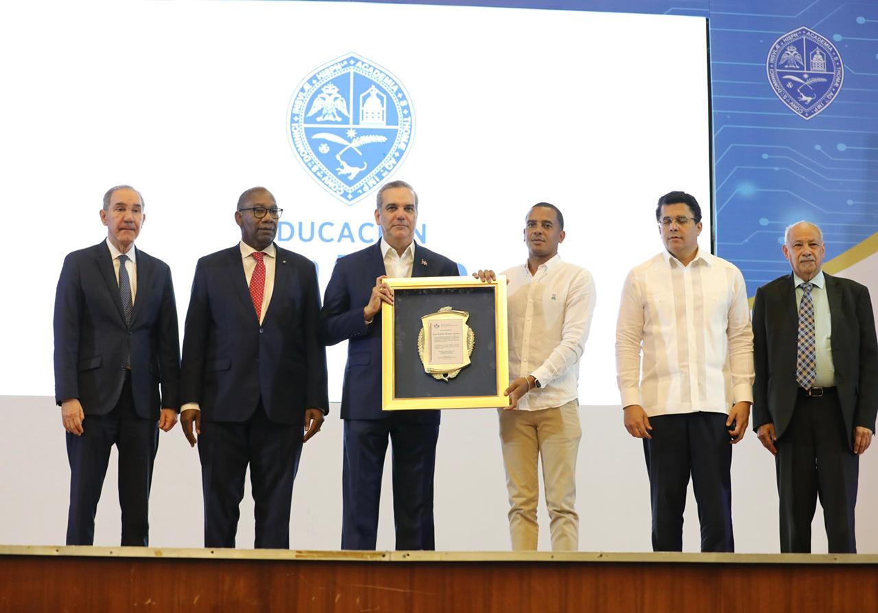 Estudiantes de la UASD reconocen al presidente Abinader por impulsar ...