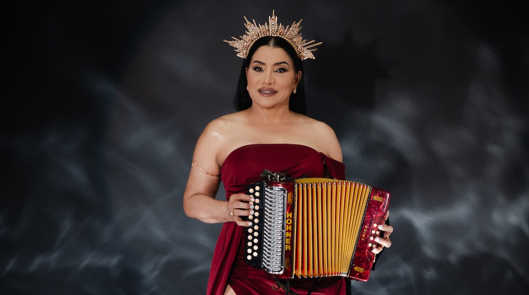 María Díaz celebra 40 años en el merengue típico