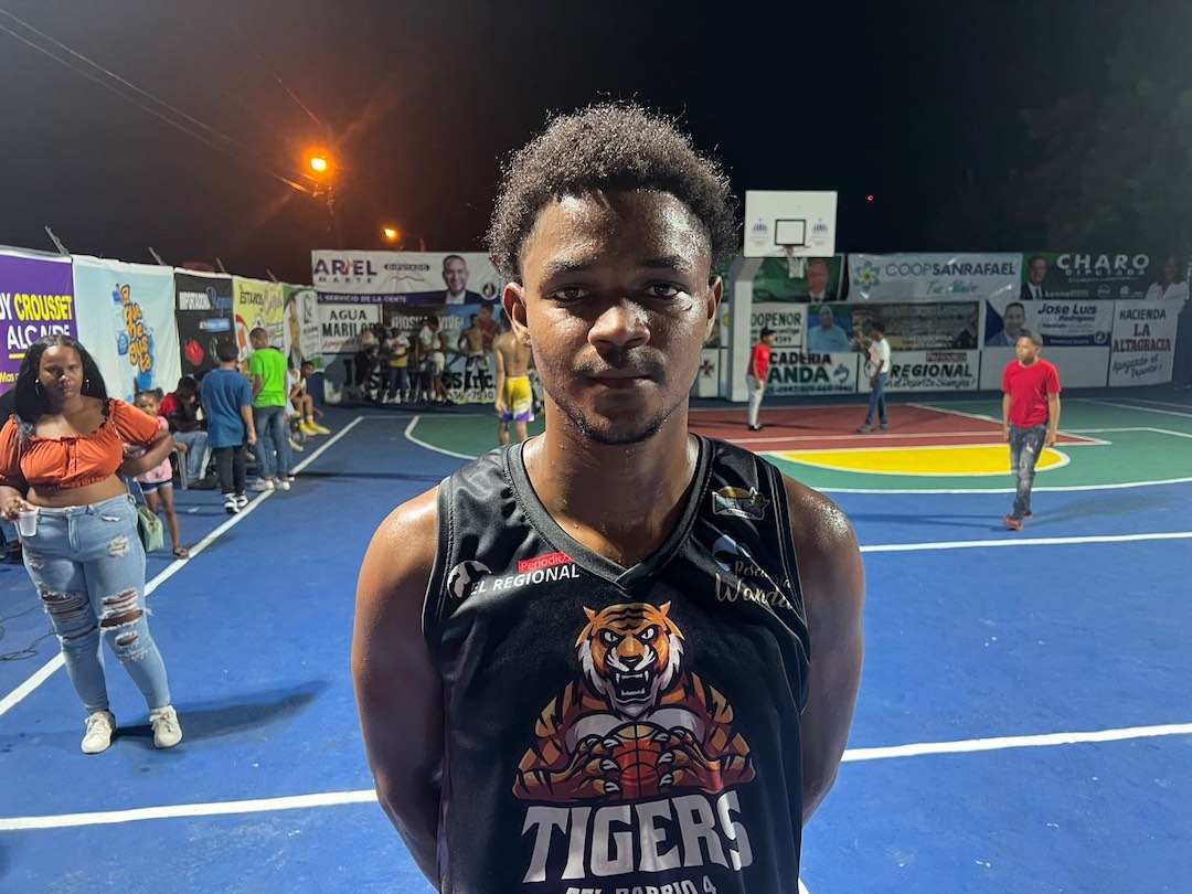 Los Tigres igualan semi final basket barrial Hostos copa INEFI Con El ...