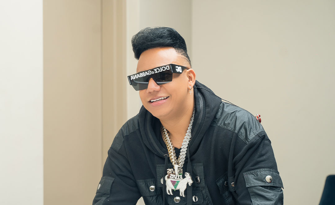 Elvis Martínez llevará al cine la historia de su vida