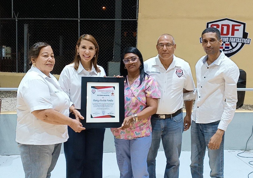 Club Gregorio Luperón sale en delantera 28 aniversario club Fantástico ...