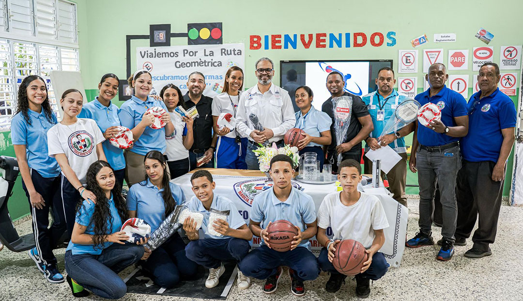 Liceo Coronel Rafael Tomás Fernández Domínguez recibe utilería de INEFI ...