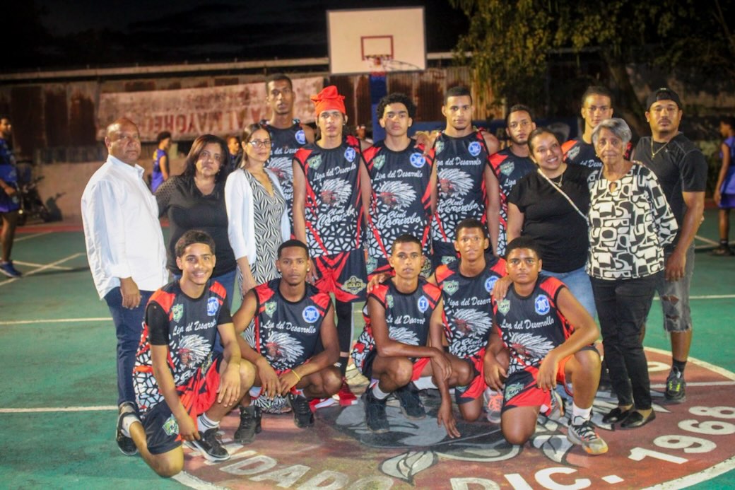 Equipo Negro comanda torneo de basket juvenil del club Caonabo copa ...
