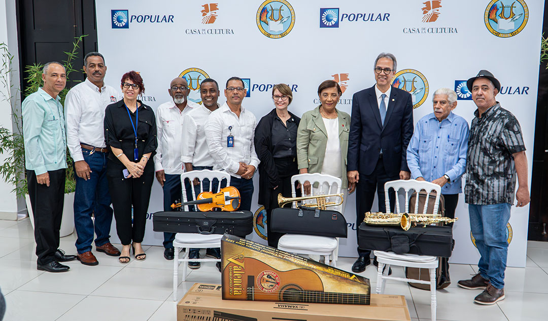 Banco Popular dona 130 instrumentos musicales para jóvenes de La Vega