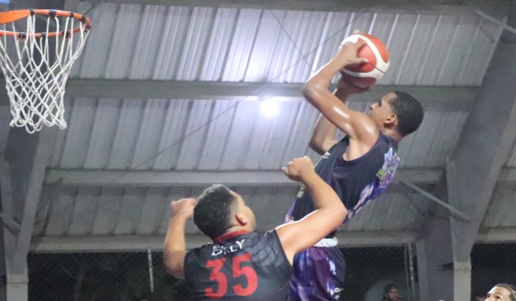 Team Pueblo Abajo toma delantera semifinal basket superior con refuerzo municipio de Castillo