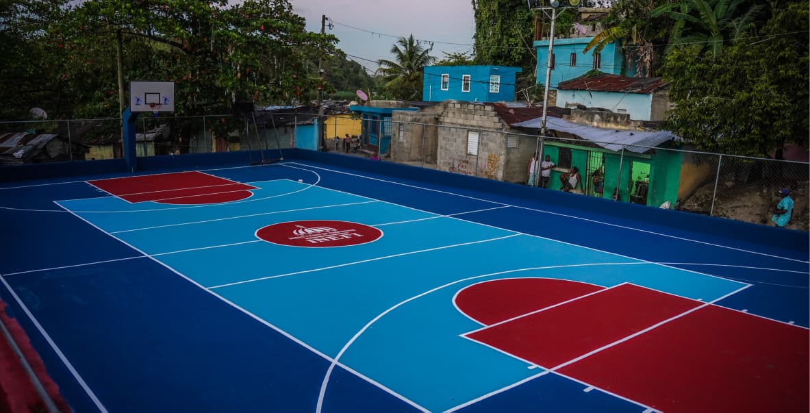 INEFI remoza 48 canchas deportivas en tiempo récord en todo el país